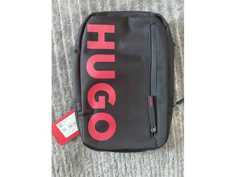 HUGO CRNA TORBICA NA RAME***NOVO