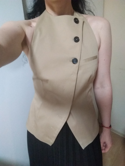 NOV *ZARA* Prsluk,GOLA LEDjA, PREZANIMLJIV