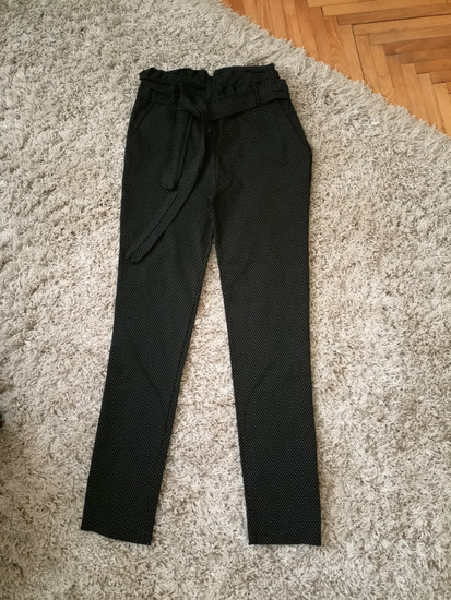 Tufnaste pantalone NOVE