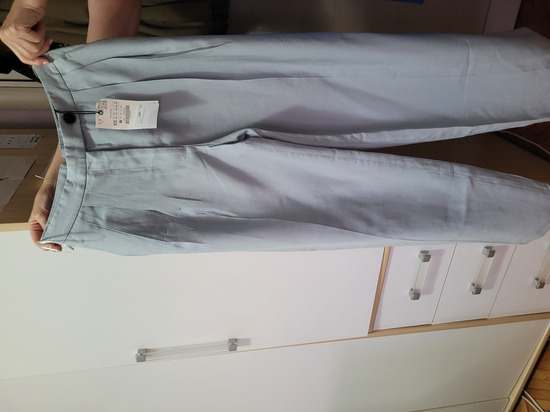 Zara pantalone nove