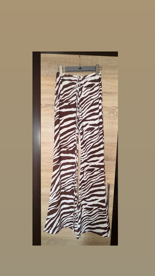 Bershka pantalone na vezivanje