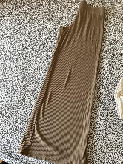 Rebraste pantalone