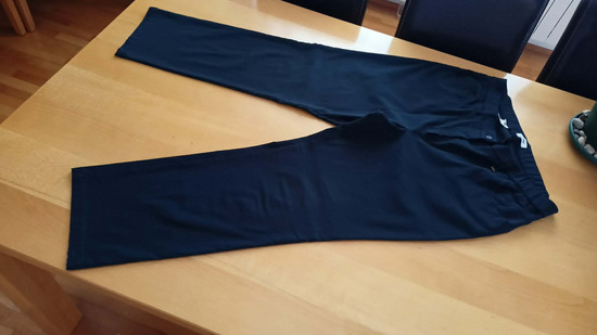 kvalitetne pantalone teget boje vel.48
