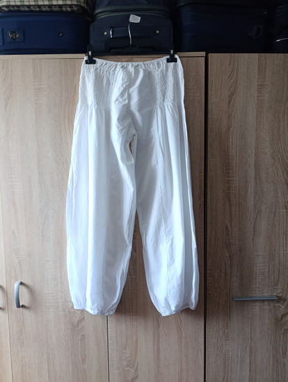 Bele letnje pantalone