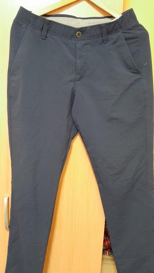 UNDER ARMOUR nove pantalone