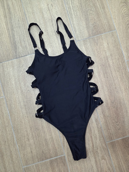 Crni jednodelni bikini