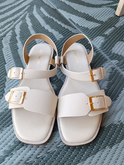 NOVE SANDALE, 38 br.