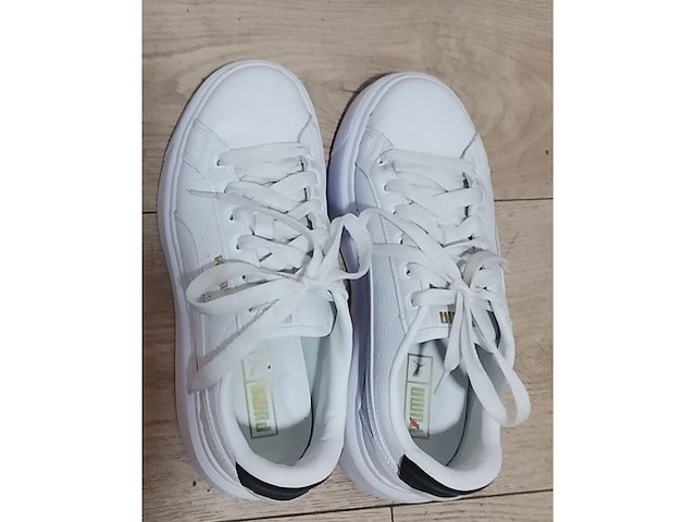 BELE PATIKE PUMA BROJ 37 (GAZIŠTE 23 CM)