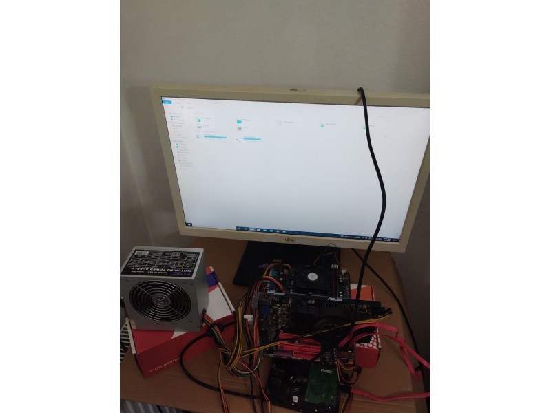 LC Power 500W LC500H-12 V2.2 -(4+4) pin CPU - 6-pin GPU
