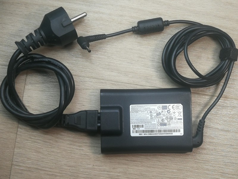 Adapter Samsung PA-1400-24 19V --- 2,1A 40W