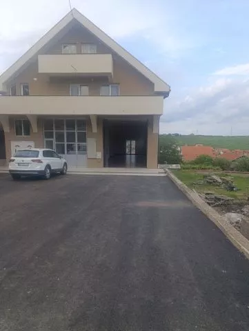 IZDAJE SE LOKAL U KALUDJERICI
