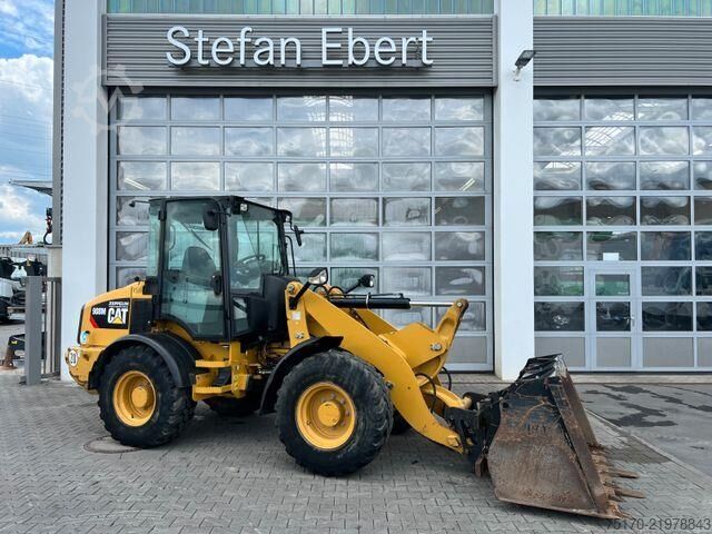 Utovarivač
Caterpillar 908M / 2.997h / Gabel / Schaufel
