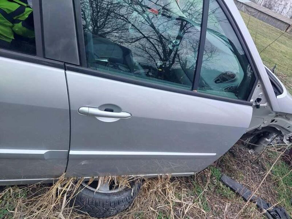PREDNJA DESNA VRATA ZA RENAULT SCENIC OD 2003. DO 2008. GOD