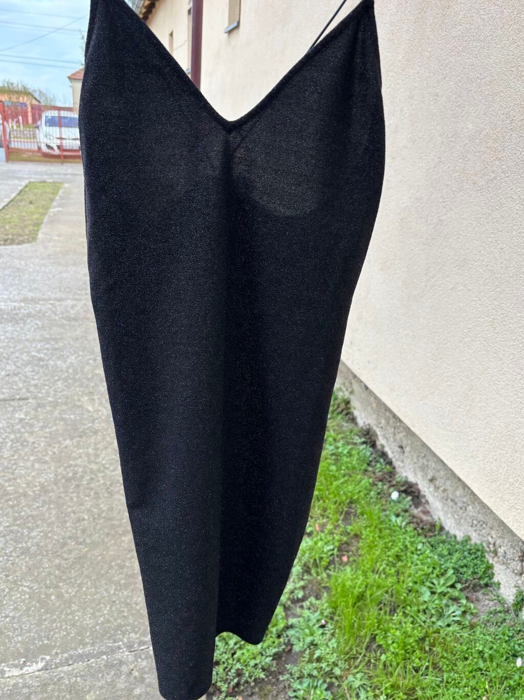 Crna mini haljina sa šljokicama