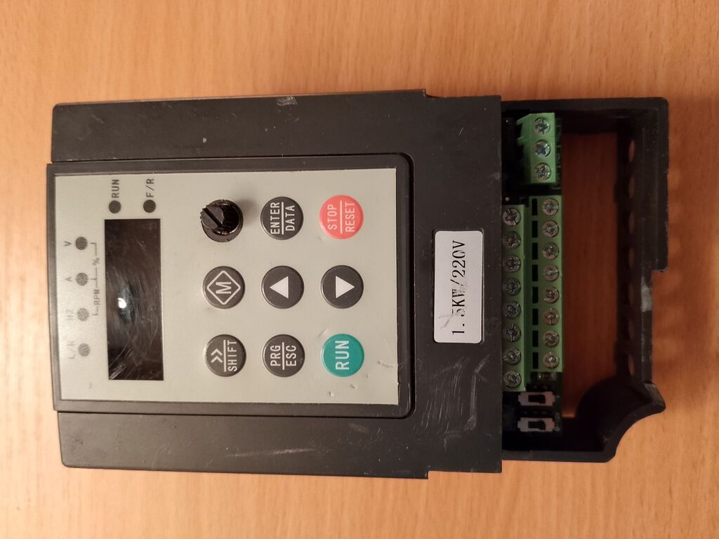 Frekventni regulator ACD100-2S1.5B, nazivna snaga 1,5 kW, napajanje