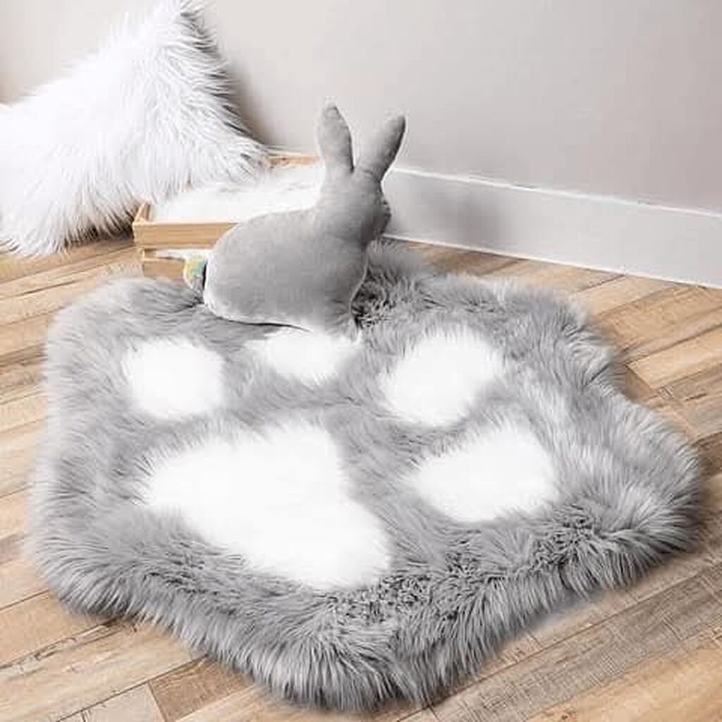   ️ Čupavi tepih – mek i udoban!   ️    Dimenzije: 60 × 70 cm    Mekan