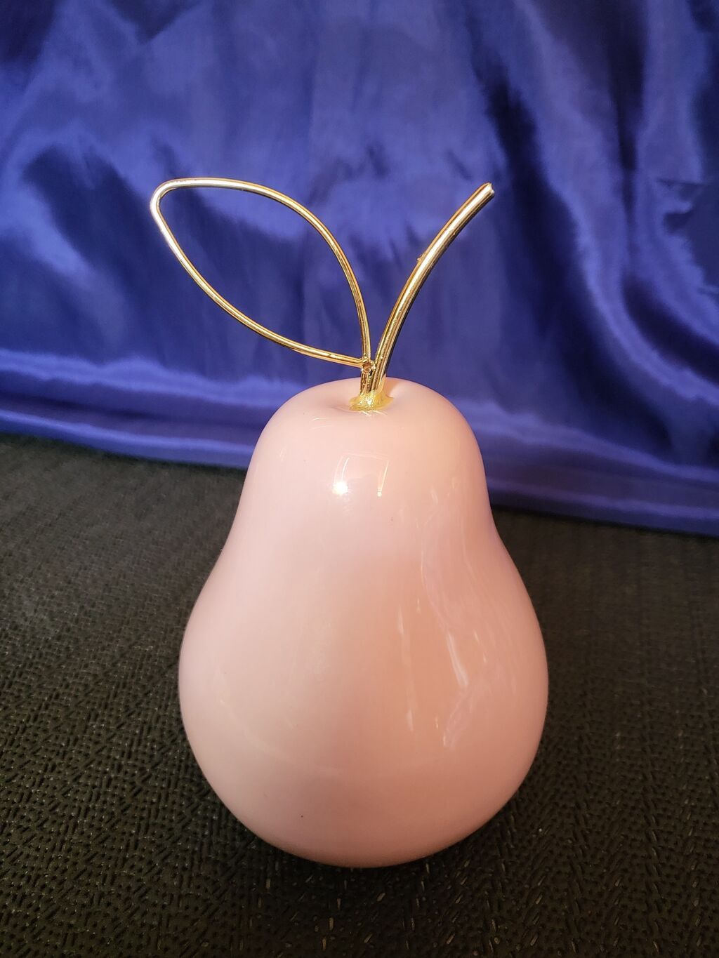 Dekorativna nova figura kruske. Nova figura keramicka sa