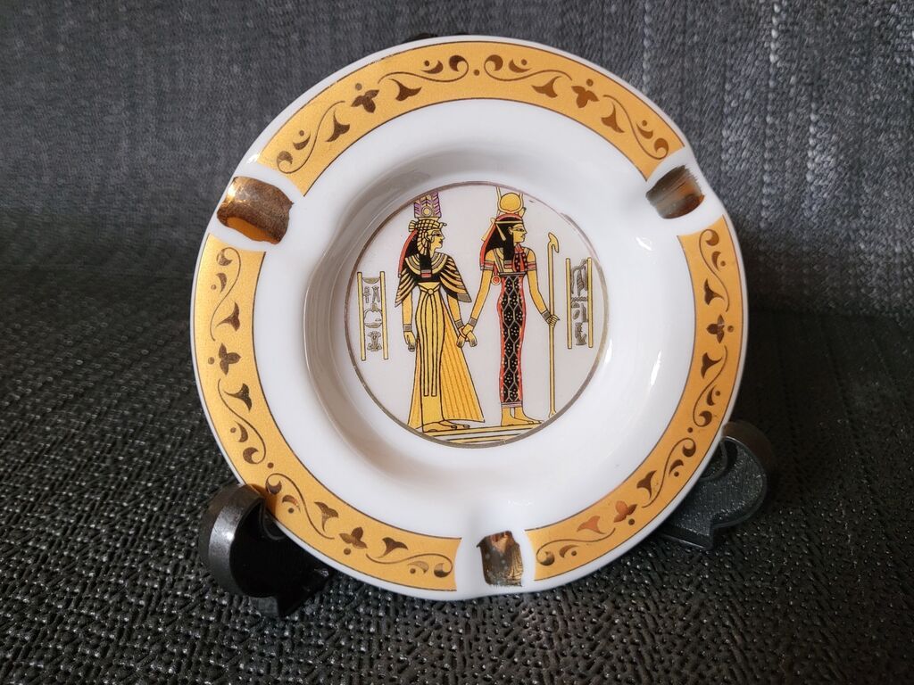 Pepeljara nova porcelanska.Egipat. Nova pepeljara. Visina. 1,5cm