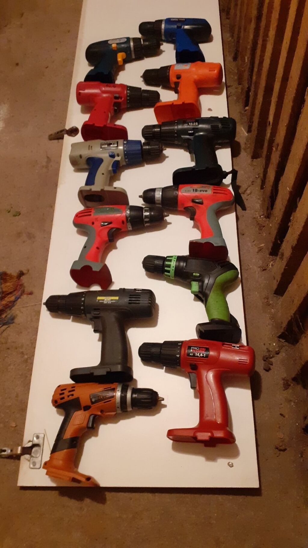 Akumulatorske bušilice/odvijači – više komada Opis: - Kolekcija