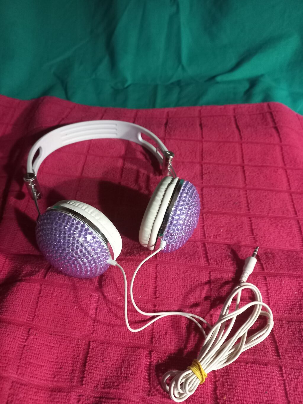 Žičane on-ear slušalice sa dekorativnim ljubičastim kristalima - Tip