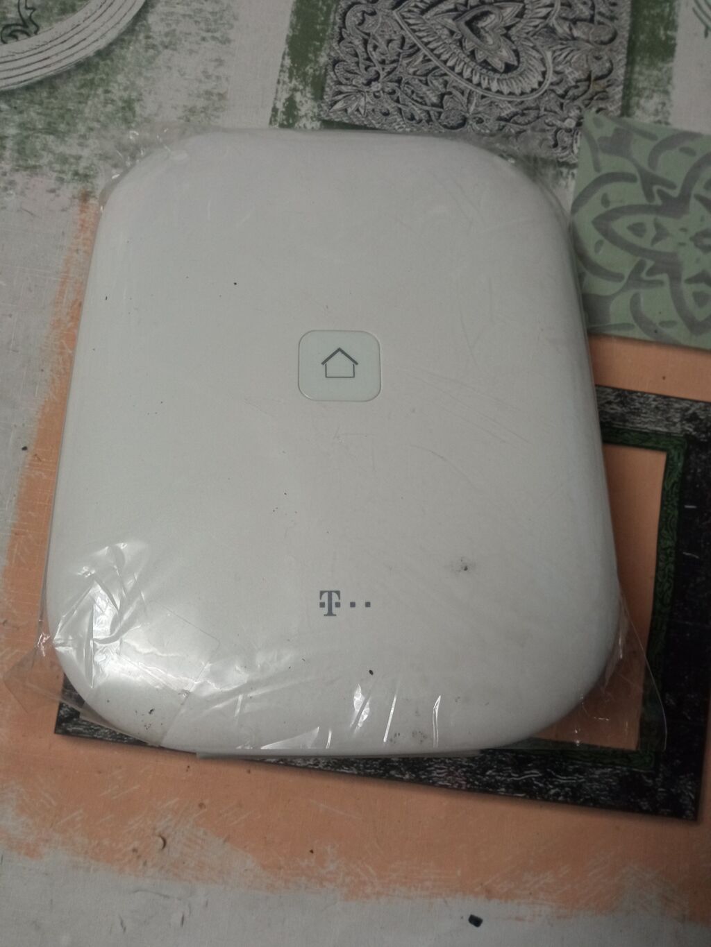 QIVICON Home Base (Model 3101) – Smart home kontrolni hub - Centralna