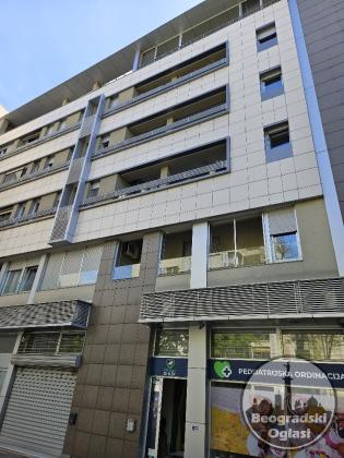 Izuzetan poslovni prostor 136 m2 sa 2 parking mesta kod Masinskog fakulteta