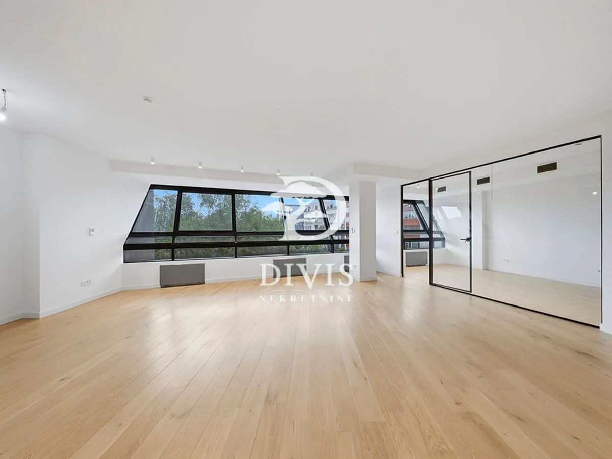 Izdavanje, trosoban stan, 120m², Andrićev Venac, Beograd
