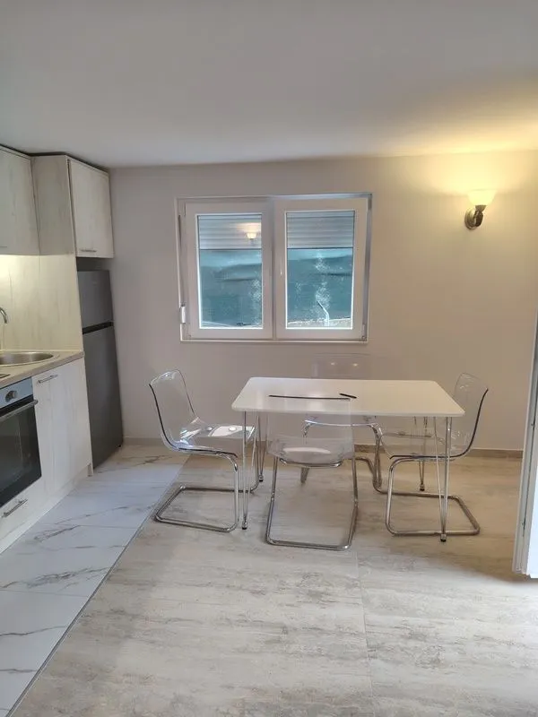 Izdavanje, jednosoban stan, 38m², Žarkovo, Beograd