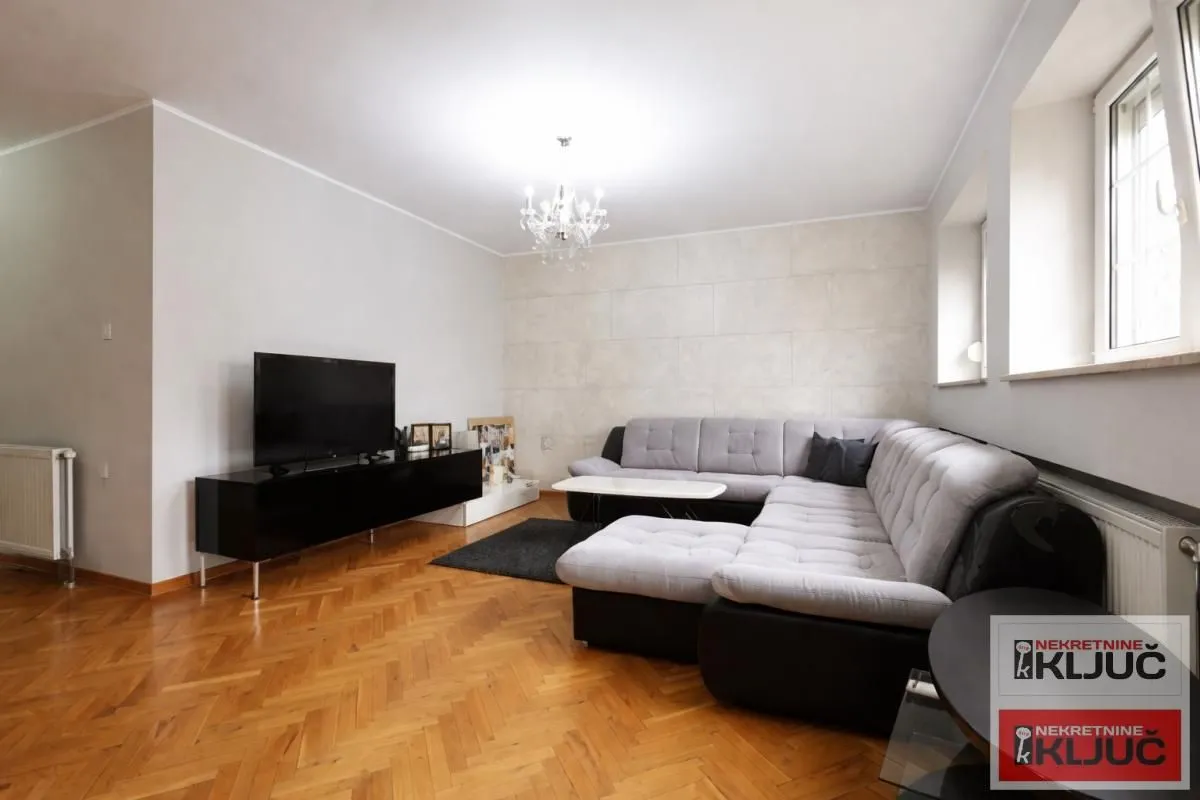 Prodaja, trosoban stan, 78m², Centar, Novi Sad