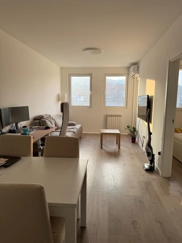 Lux opremljen stan Karaburma