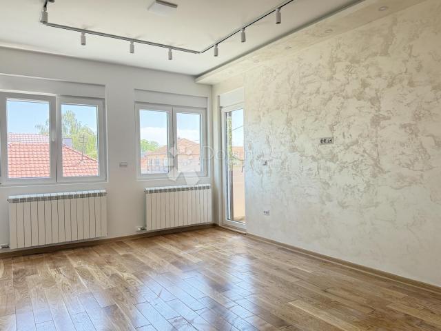 Batajnica, centar, LUX 59 m2 sa PARKING mestom