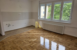 Kompletno renoviran dvoiposoban stan na atraktivnoj lokaciji