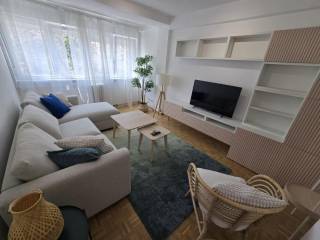 Jednosoban stan Otona Župančiča, Paviljoni - Pariske komune - Ikarus, Beograd