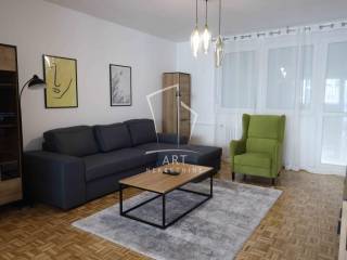 Trosobni stan Nehruova, Mladost, Beograd