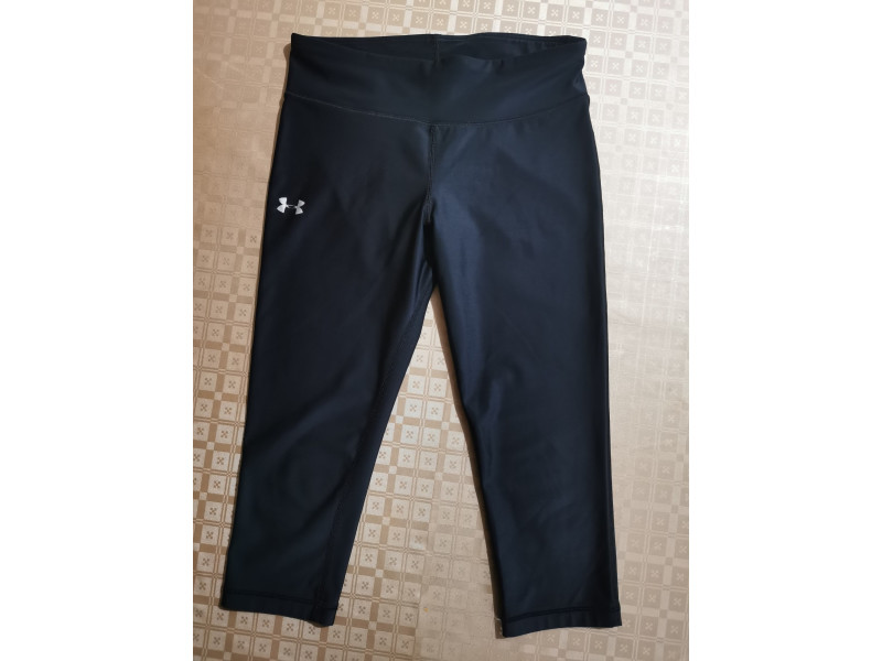 23. UNDER ARMOUR HELANKE-BERMUDE vel S