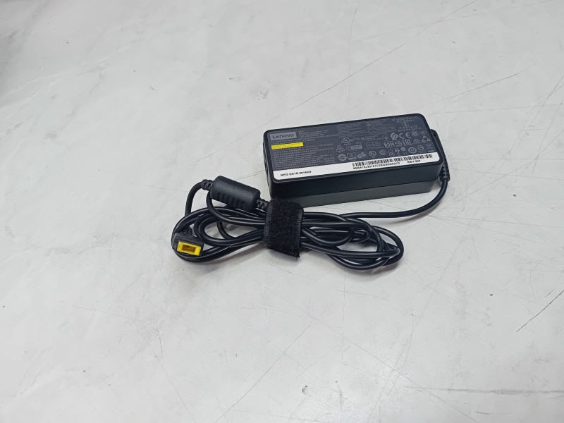 Lenovo Punjac Adapter 20V - 3,25A 65W četvrtasti kone