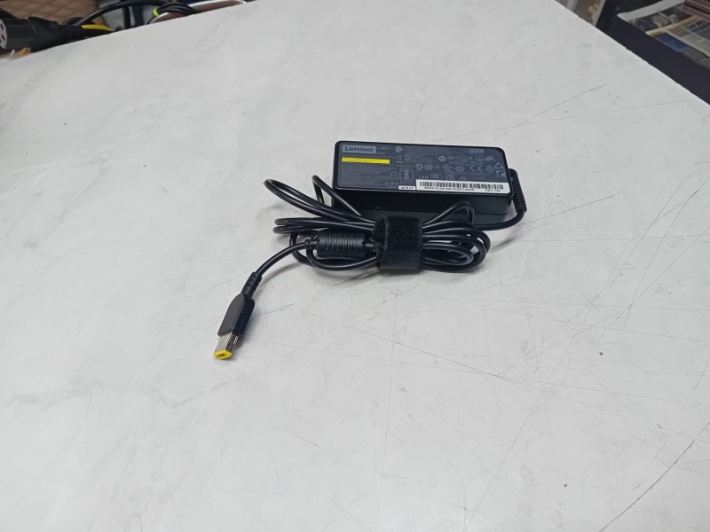 Lenovo Punjac Adapter 20V - 3,25A 65W četvrtasti kone