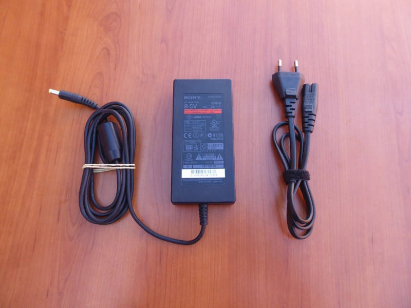 Strujni adapter za PlayStation 2 slim konzole