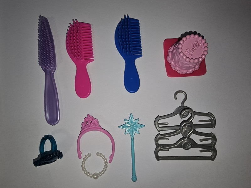 Barbie oprema 1