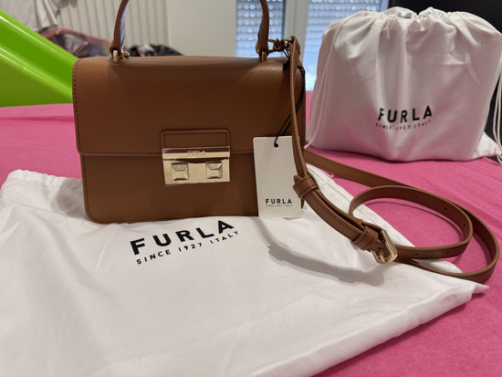 Furla nova