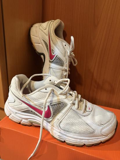 nike bele patike sportske