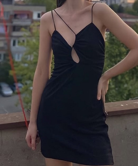Zara haljina sa asimetričnim prorezima