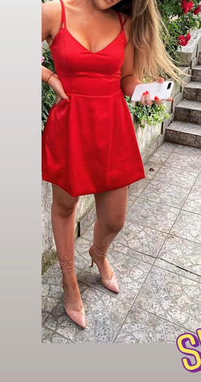 Crvena satenska haljina