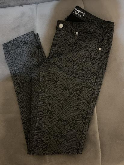 Pantalone sa zmijskim printom -36-