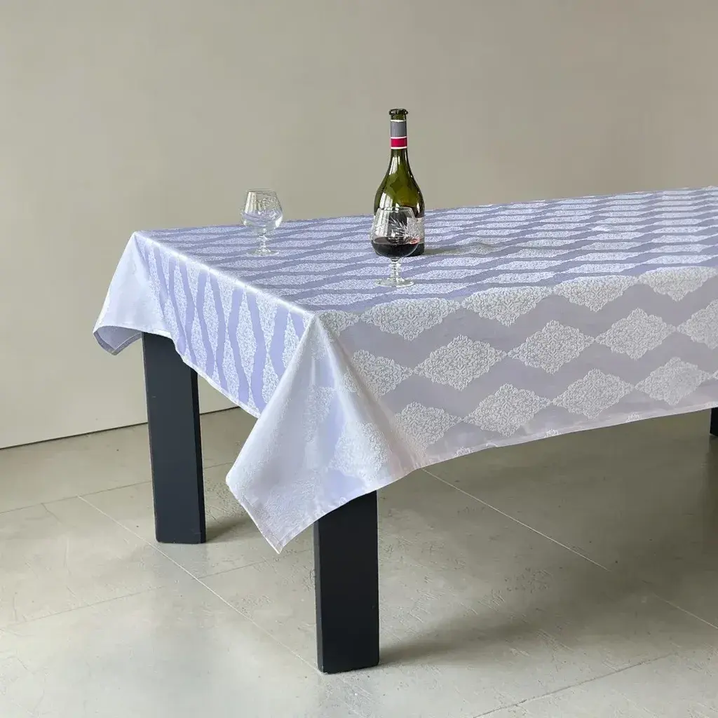 Viktorija Stolnjak Damast, Dezen E23, 150x220cm, Beli