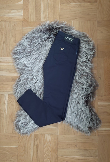 Nove Armani farmerke