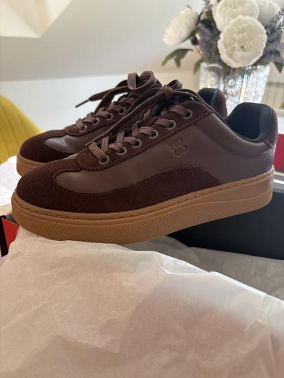 Dark brown Hugo