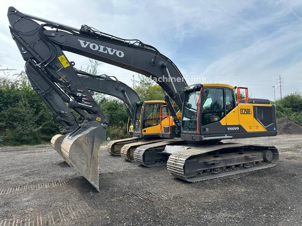 Volvo EC250E 900 UUR/HOURS !! LIKE NEW bager guseničar