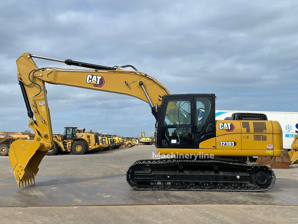 Novi Caterpillar 323D3 bager guseničar