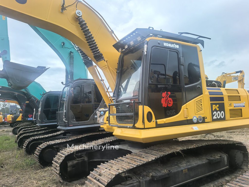 Komatsu PC200-8 bager guseničar